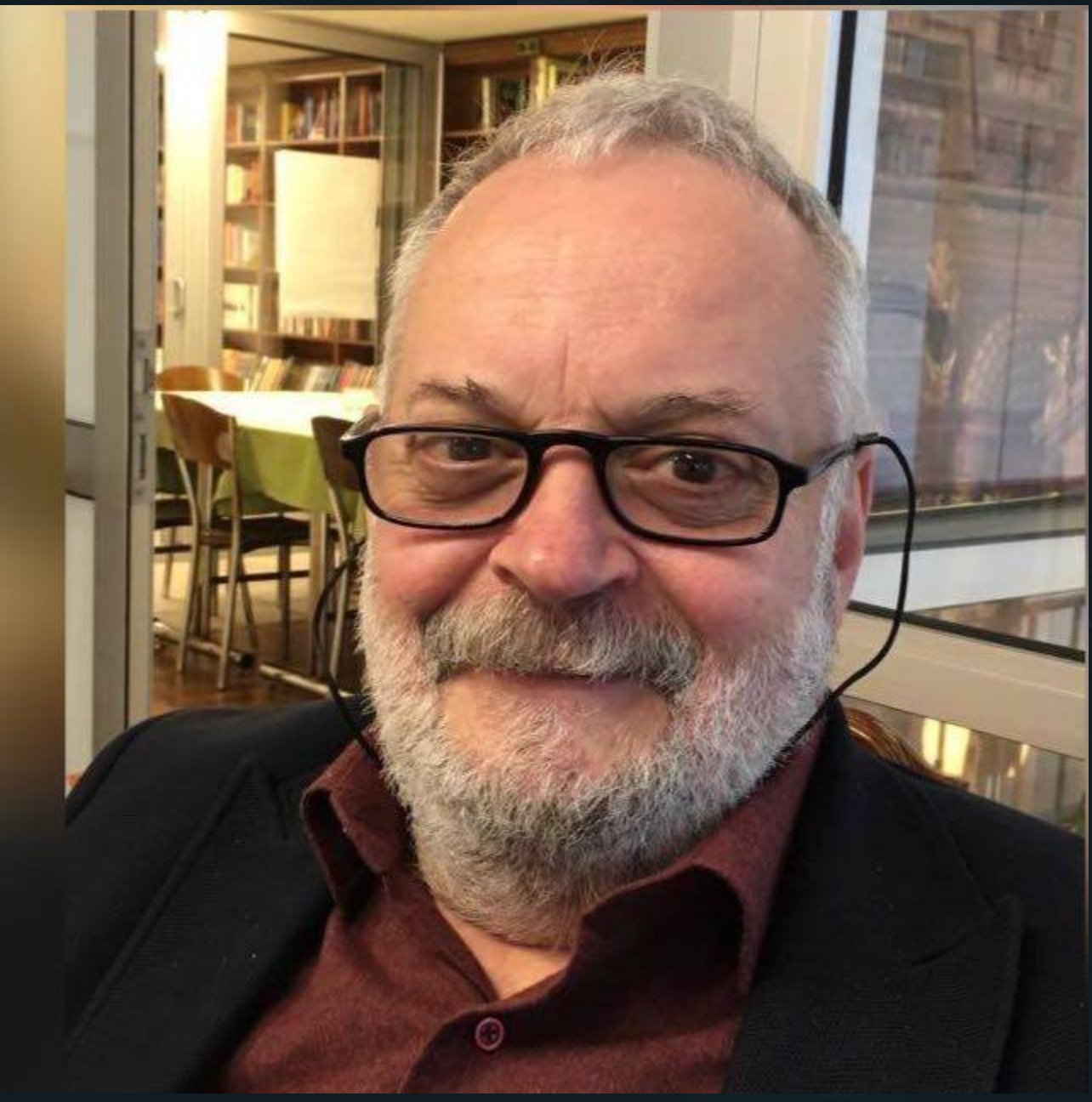 İzmir'i sarsan ölüm! 'Kitap Baba' Ercan Günaydın hayatını kaybetti ...