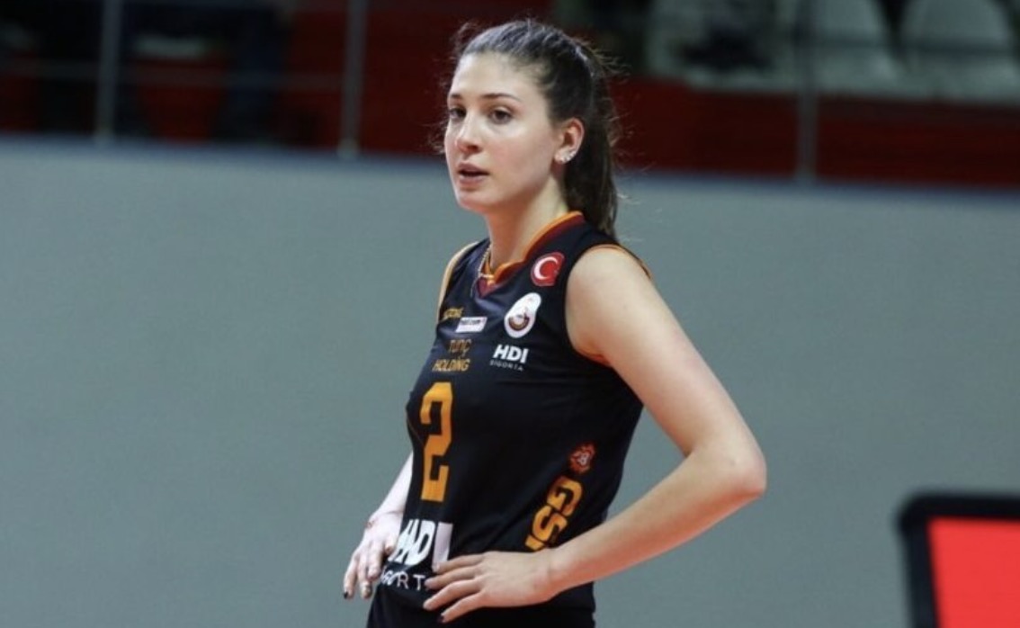 İlkin Aydın kimdir nereli? Polis pankartını neden tutmadı? - İzmir Haberleri