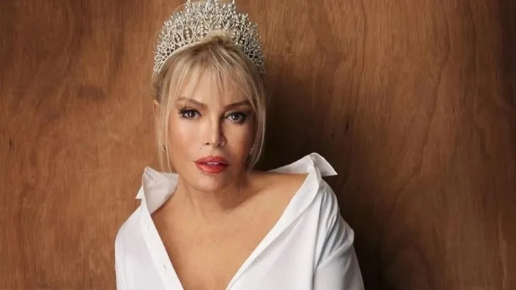 79 yaşındaki Ajda Pekkan Harbiye'de rüzgar gibi esti: Kostümü olay oldu! - İzmir Haberleri