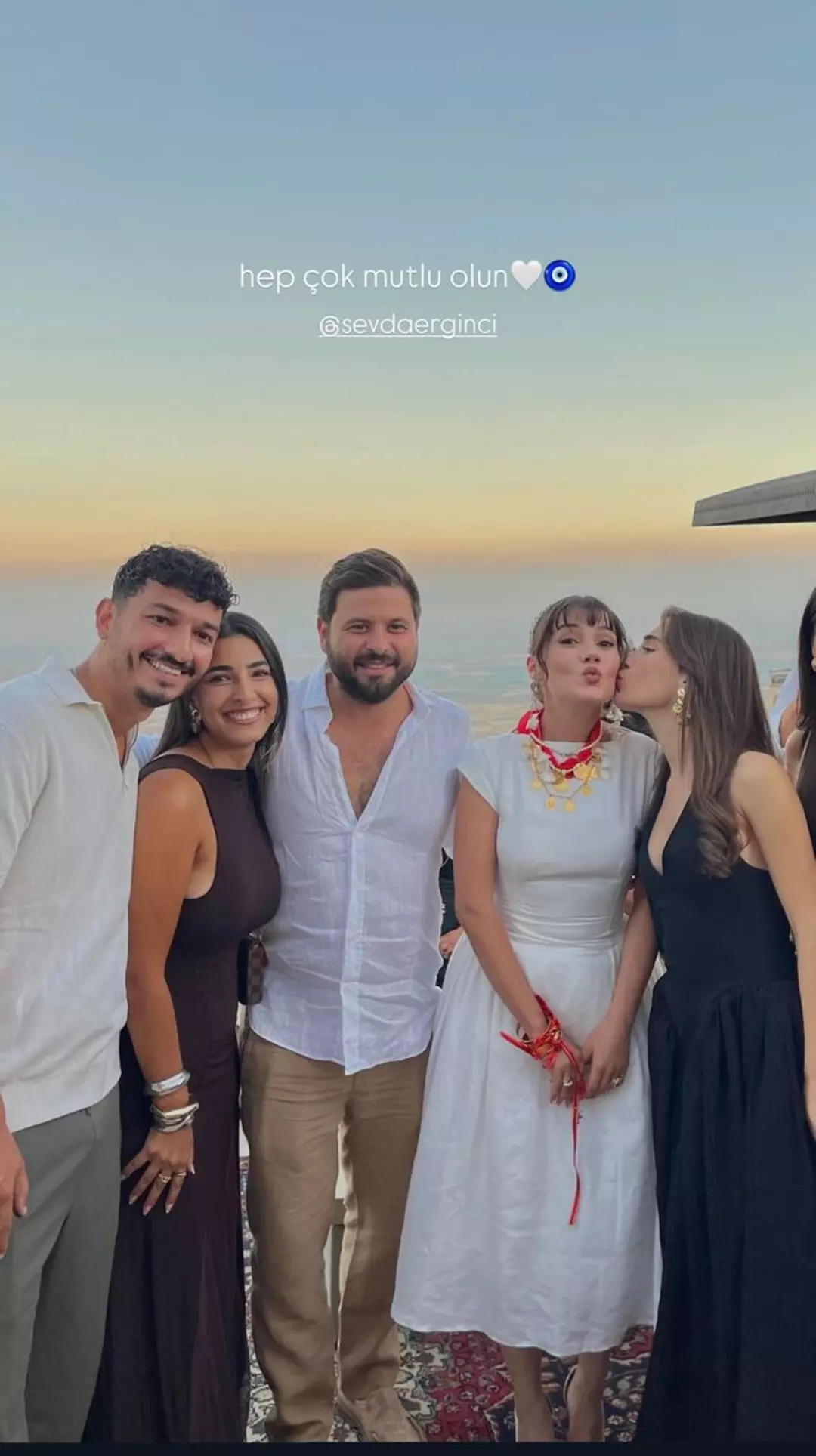 Yasak Elma'nın Zeynep'i Sevda Erginci nişanlandı! - İzmir Haberleri